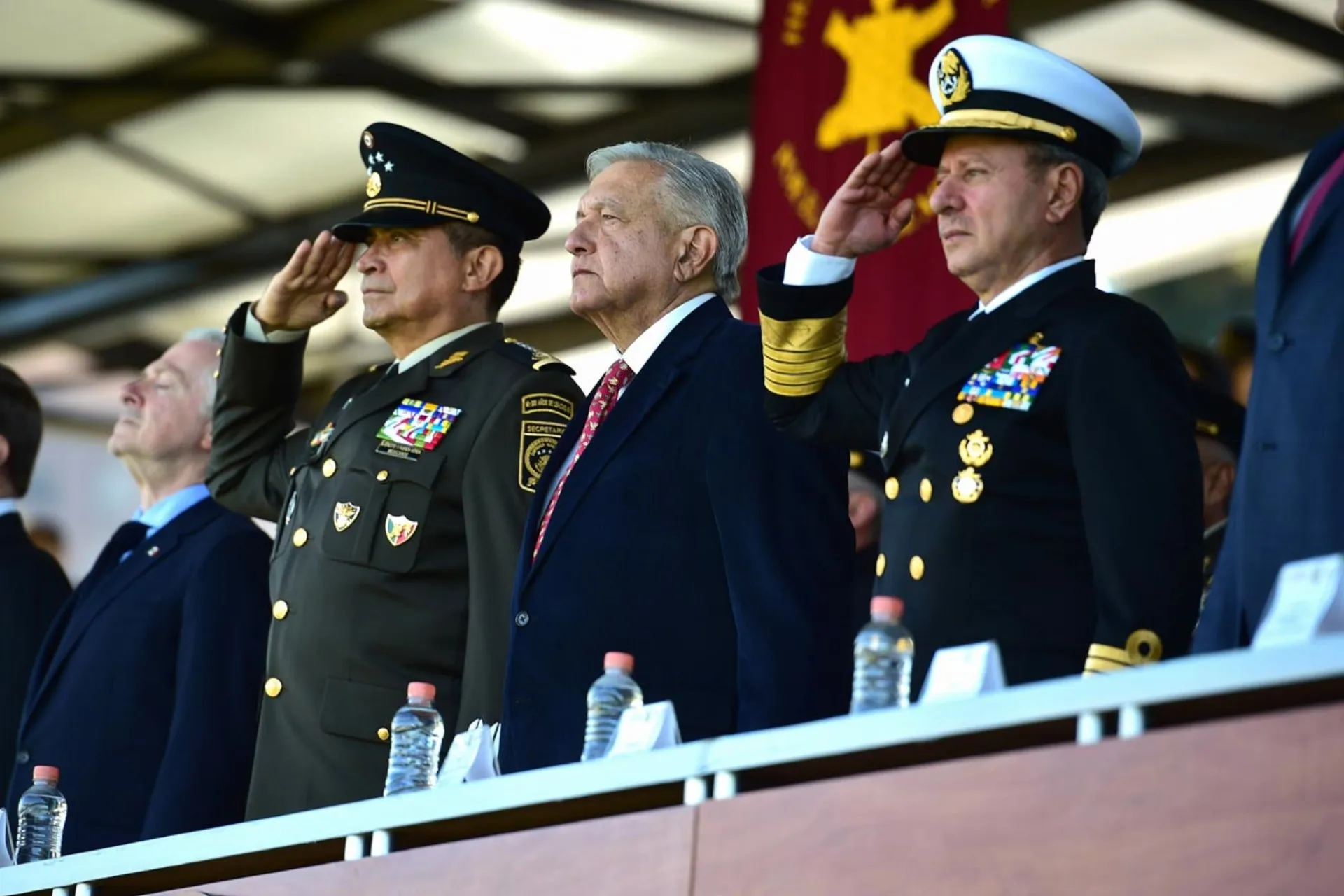 AMLO reconoce que sí hay diferencias entre Sedena y Marina (+Video ...