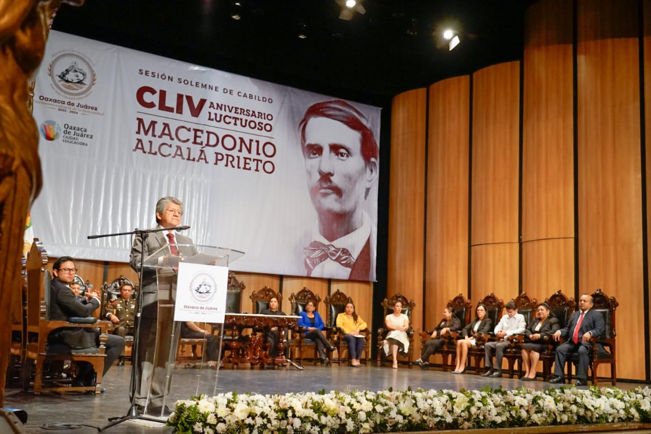 Rendimos homenaje a Macedonio Alcalá con el corazón: Martínez Neri ...
